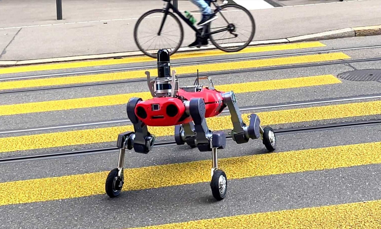 Autó, robotkutya, humanoid? A legújabb hibridrobot bármivé átváltozik ...