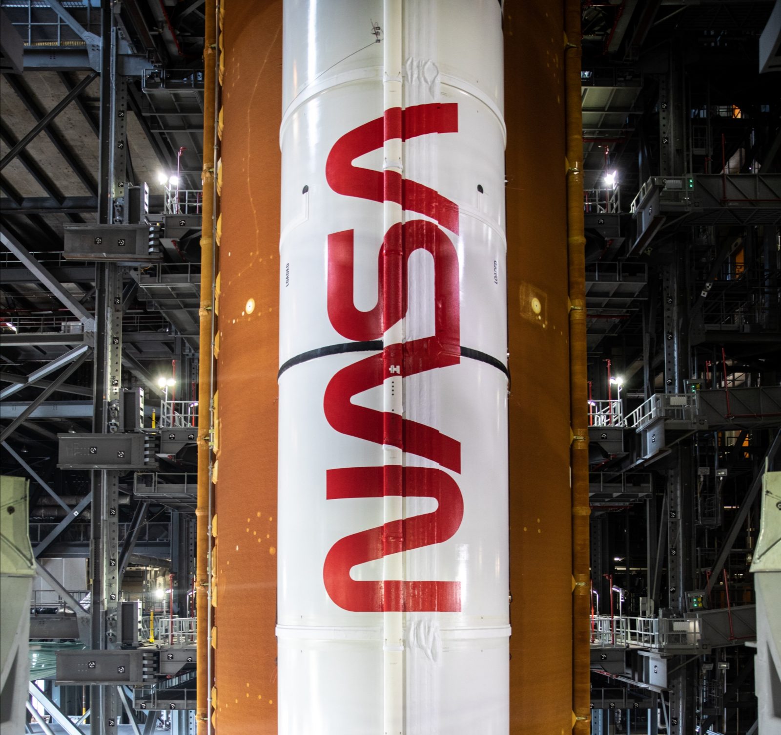 Visszaviszik a Space Launch Systemet az összeszerelő csarnokba - Raketa.hu