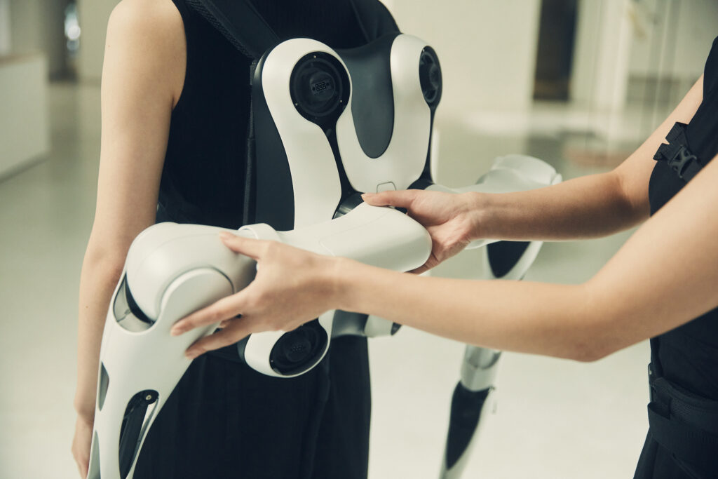 Egy különös kiborg társadalomba vezet a viselhető platformmal való kísérlet - Raketa.hu