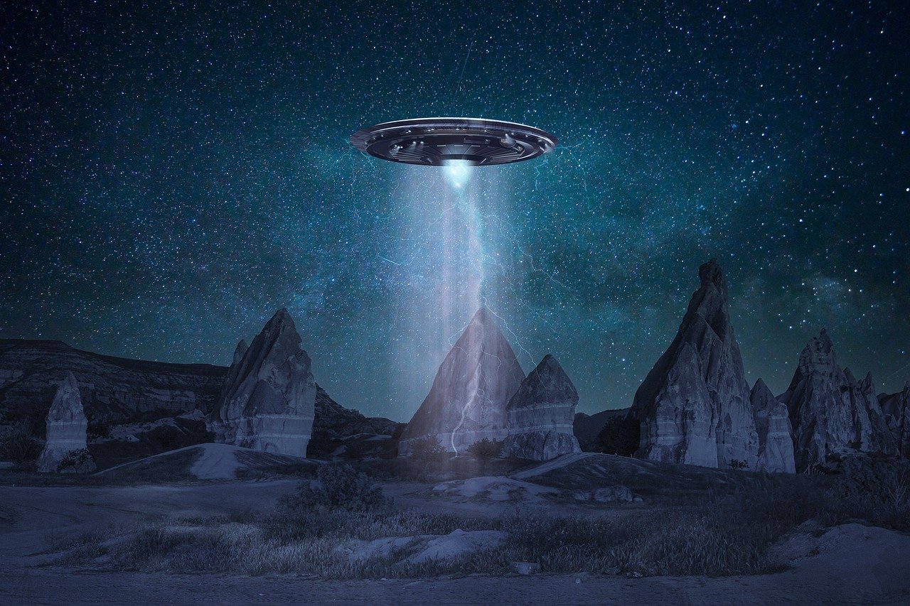 Pár óra, és kezdődik az UFO-ügyet robbantó tiszt kongresszusi ...